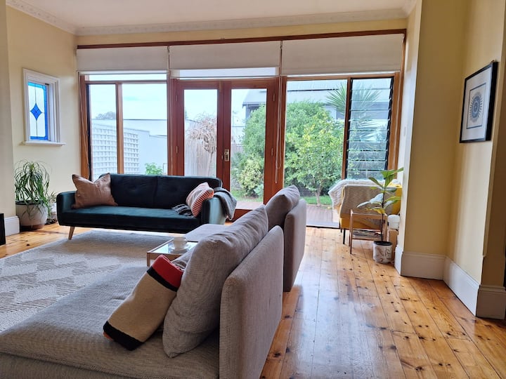 Retro Beach Side House In Grange - Port Adelaide