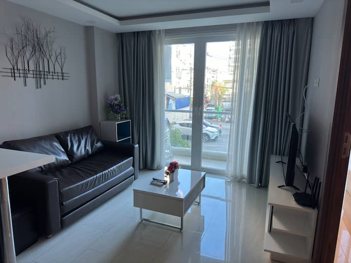 芭堤雅市中心 Grand Avenue 2楼一卧室公寓城景 酒吧街 高速互联网智能电视 - Pattaya City