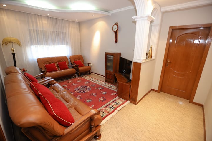 Spacious & Central Retro Elegance! - Tirana