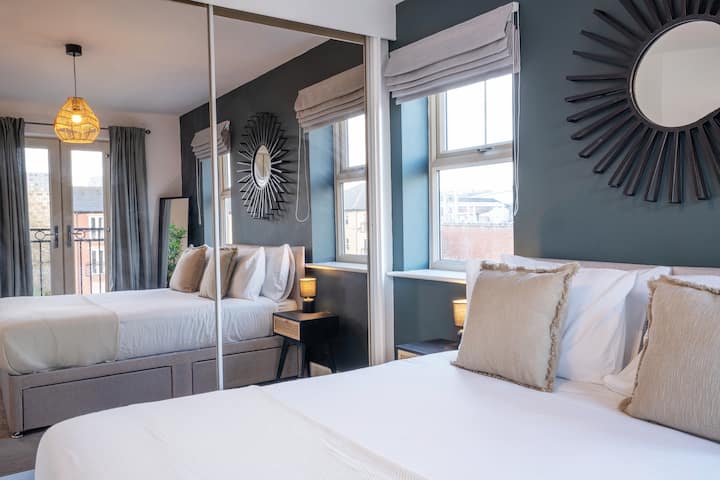 Modern Townhouse Free Parking City Location - Leeds