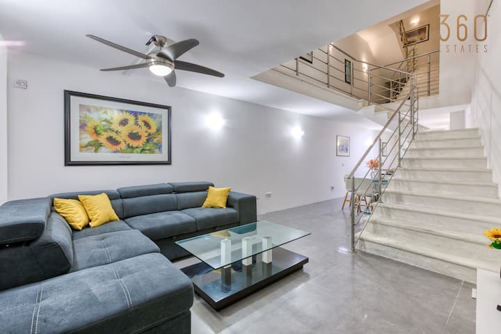 An Amazing 2br Home With A Special Private Rooftop - Valletta