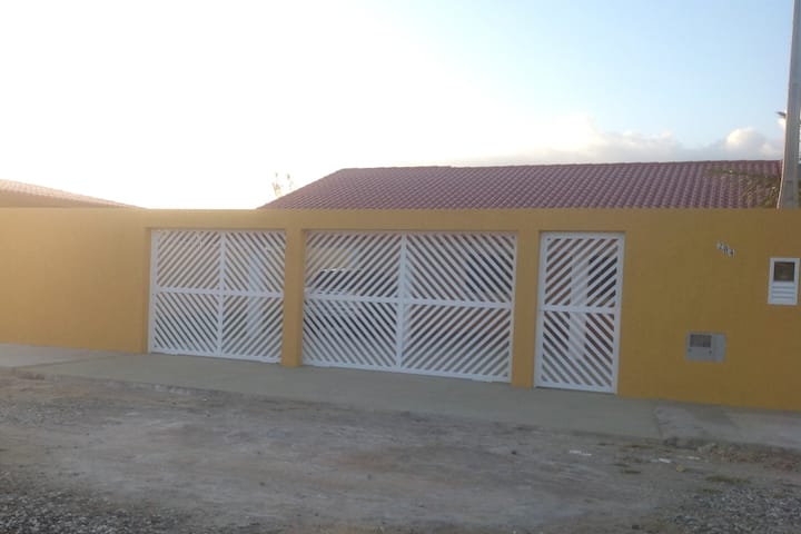 Casa A 3 Quarteirões Da Praia - Ilha Comprida