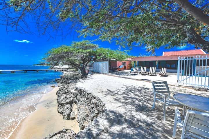 New Renovation - Beachside One-bedroom Suite - Aruba