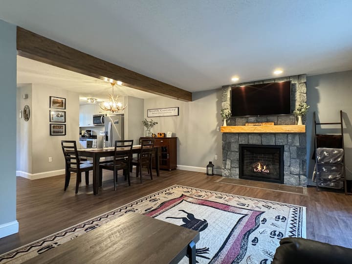 The Hawk Hideaway | Amazing Location | Fireplace - North Conway, NH