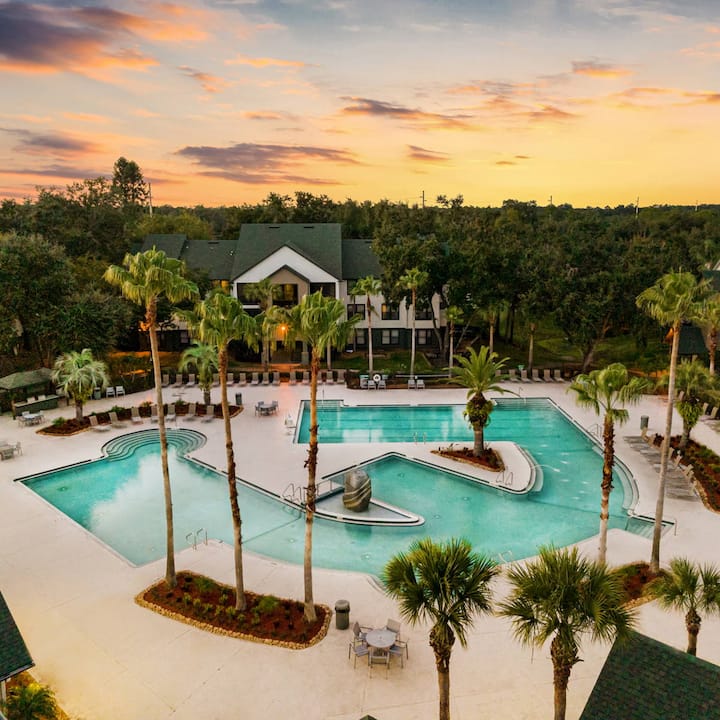 2 Mi To Usf + Long Term Stays Allowed + Gym + Pool - Temple Terrace