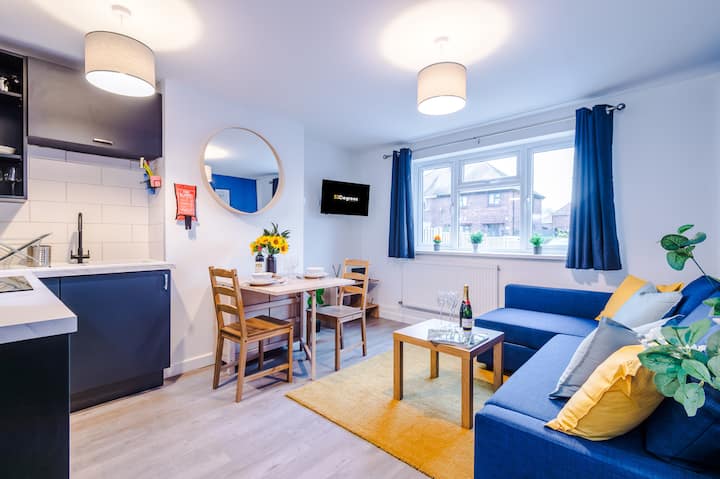 New! Spacious Apartment, Ideal For Business & Work - Crewe