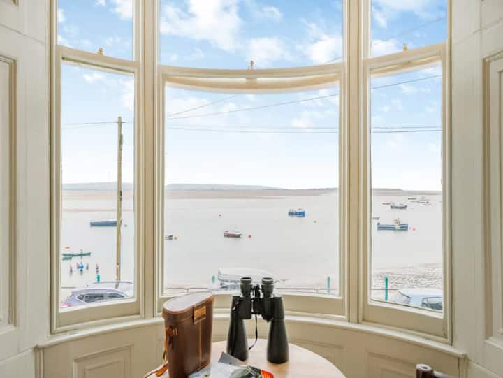 6 Bed Sea Front Property - Tywyn