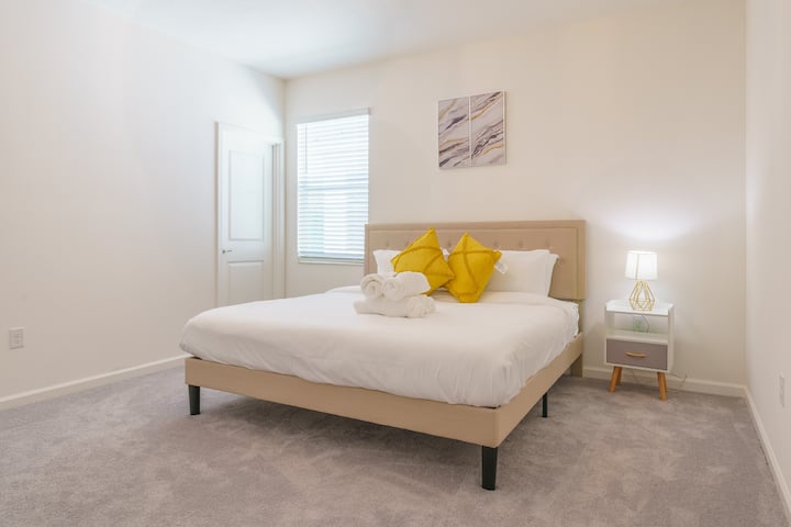 Disney Universal King Bedroom W/ Private Bathroom - Kissimmee, FL