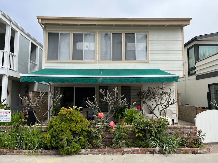 Upper Unit-four Houses From North Bay Front - Balboa Island, CA