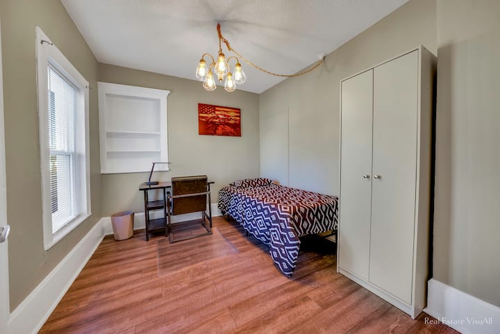 Cozy Little Home In Dekalb, Il Room #1 - DeKalb, IL