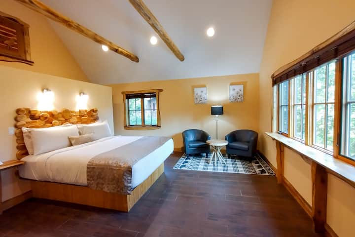 Storybook Cabin (Pet Friendly) - Wintergreen, VA