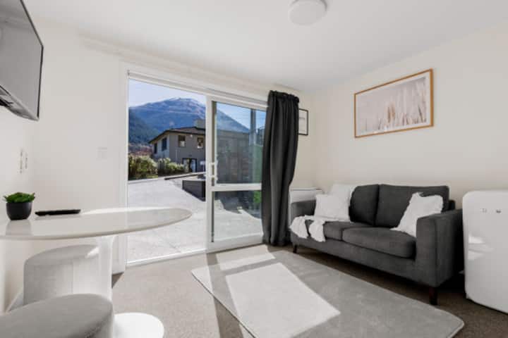 Walk To Town - A/c -Free Parking - Central Studio - Queenstown
