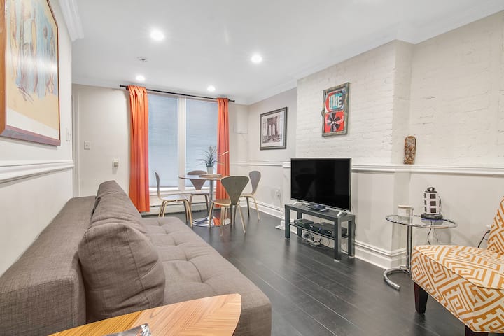 Luxury Space, Near Subway, Perfect For Work/play!
