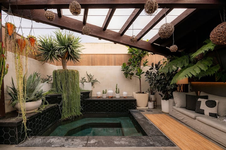 Luxe Home W. Serene Backyard Spa - San Diego, CA