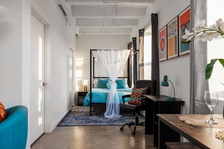 13 Mins Dt | 4 Mins Lake | Sunny Modern Rooftop - Chicago, IL