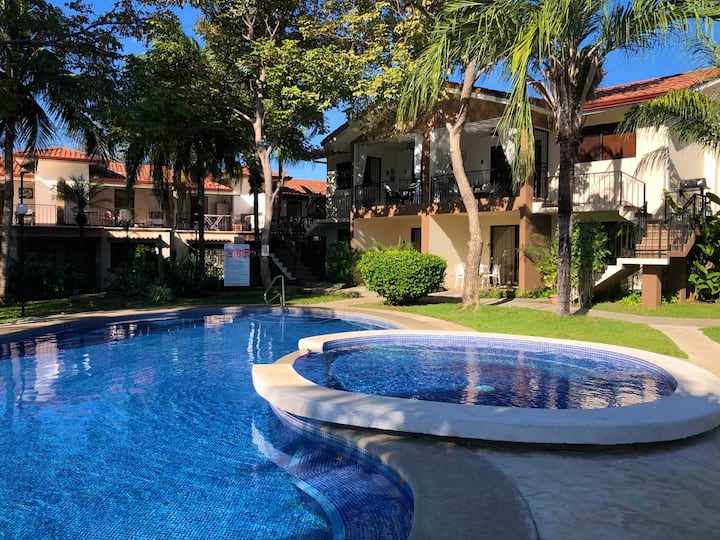 Jade Oasis Retreat Near The Beach - Playa Hermosa