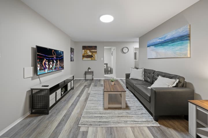 Bright 2br Stay Near Royal Oak | Sleeps 5 - Warren, MI
