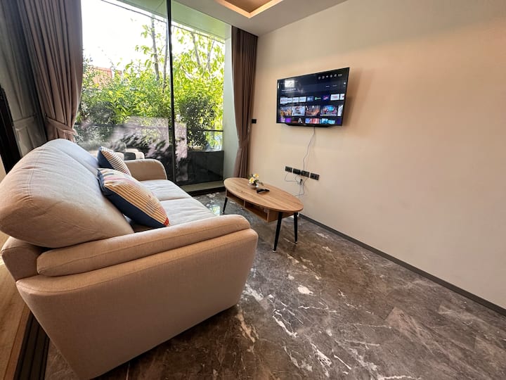 Near Bts/studio/new Pool/gym/sun-filled Room - Bangkok