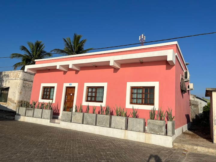 Casa Rosa - Beach House In Ilha - Mozambique