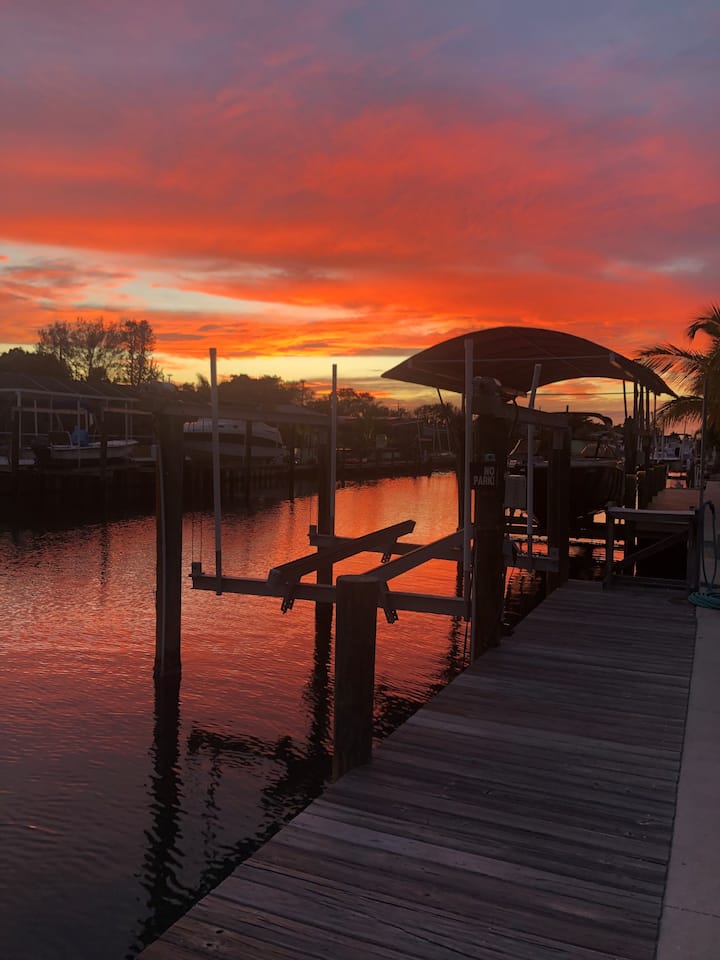 4 Bedroom Canal House Anna Marie 2 Miles Away - Bradenton, FL