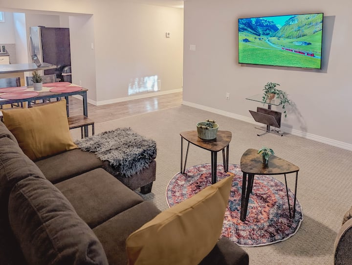 Riverside Private Entire 2bdrm Suite W Workspace - Edmonton