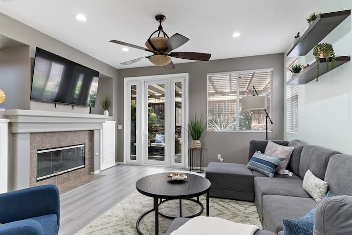 Pet Friendly 4 Br Home, Perfect For Monthly Stays - Moreno Valley, CA