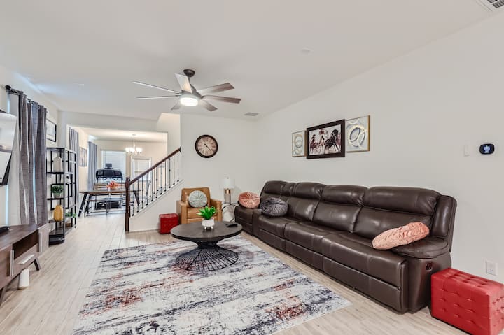 Serenity Haven: Charming 5bed With Moden Amenities - Georgetown, TX