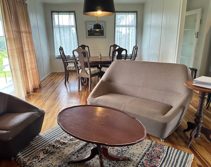 Idyllic Vineyard Retreat - Parakai