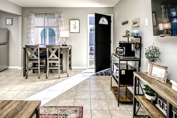 Updated Midtown Apartment! #6 - Omaha, NE