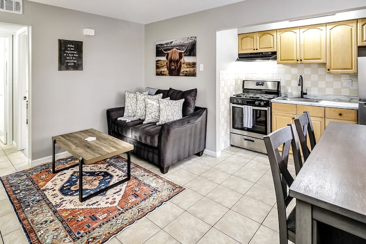 Updated Midtown Apartment! #8 - Omaha, NE