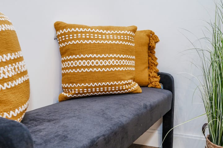 S331 - Luxurious Two Bedroom Duplex Apt - Cologne