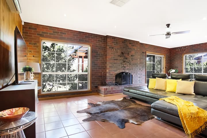 Charming Home In Avondale Height - Essendon Fields Airport