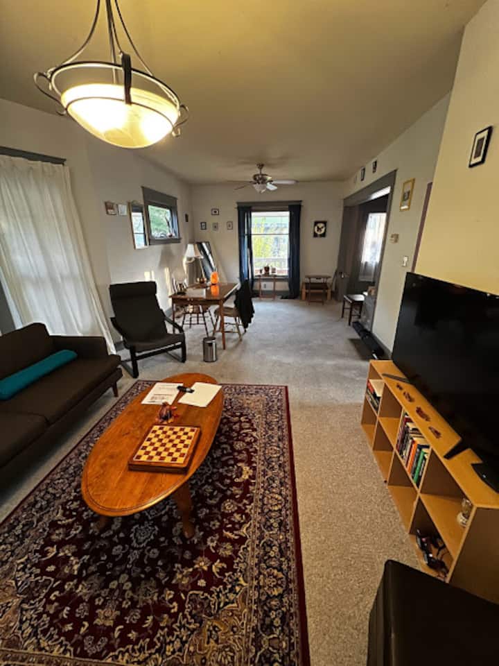 Private Room In Fanatical Pdx Tour Guide's Home! - Portland, OR