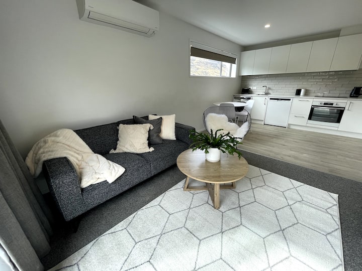 Stylish 2 Bdrm Apartment, Lower Shotover - The Remarkables Ski Area