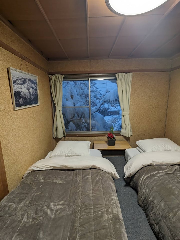 Cozy 古民家 Hakuba Ski
白馬の黒馬
Darkhorse@hakuba - 오마치시