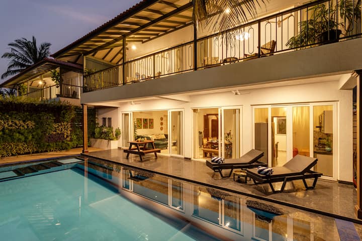 Field View Villa With Pool, Perfect For Big Groups - Goa