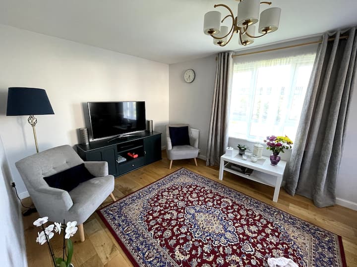 Entire Home. 3 Bedroom House - 1 King, 2 Singles - Edinburgh, UK