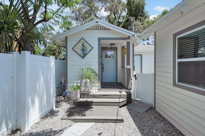 Beautiful Private Bungalow Near Hyde Park & Soho - Tampa, FL