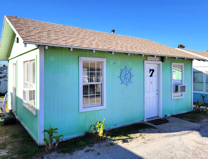 (Db7) 1 Br, Kitchen, Near The Beach, Fenced Yard! - Port Aransas, TX