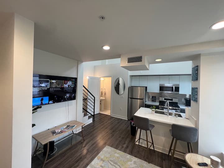 Urban Oasis Loft - Los Angeles, CA