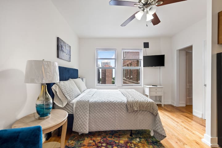 New City Studio Available - Chicago, IL