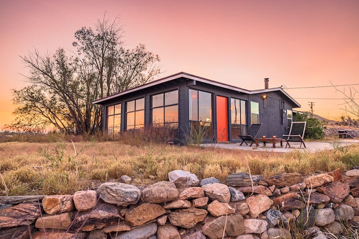 Silver Tree Retreat With Views - Joshua Tree National Park