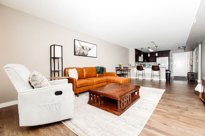 Cozy 2 Bedroom 2 Bathroom Condo - 比靈斯