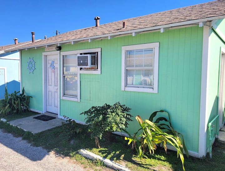 (Db4) 2 Br Cabin With Kitchen, Near Beach, Dogs Ok - Port Aransas, TX