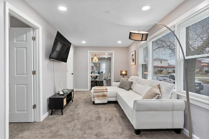 A Home Away From Home! - Auburn Gresham - Chicago