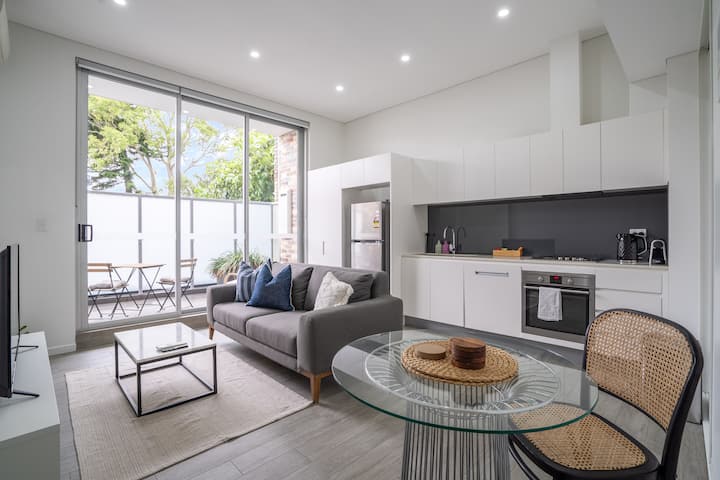 Modern 1-bedroom Retreat - Burwood