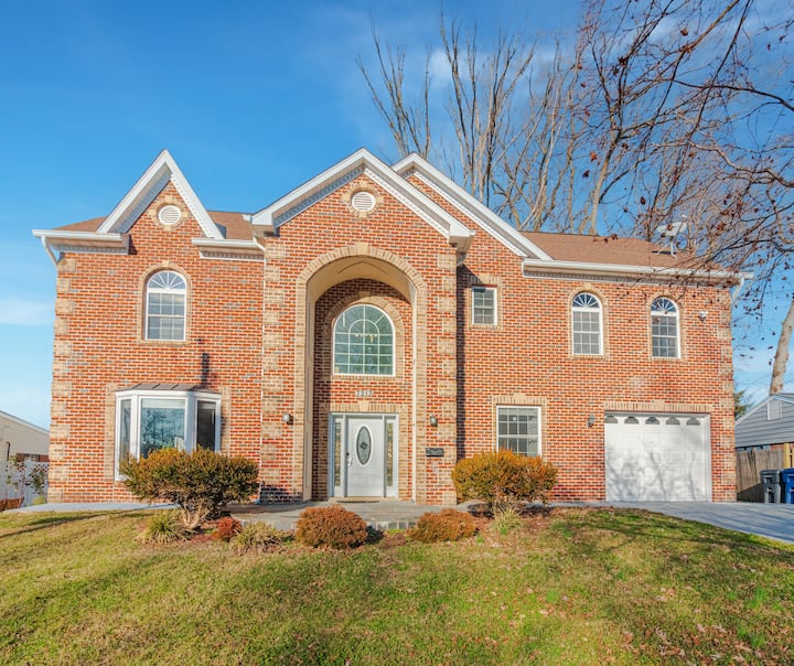 Brand New, Beautiful Modern Spacious Home - Fairfax, VA