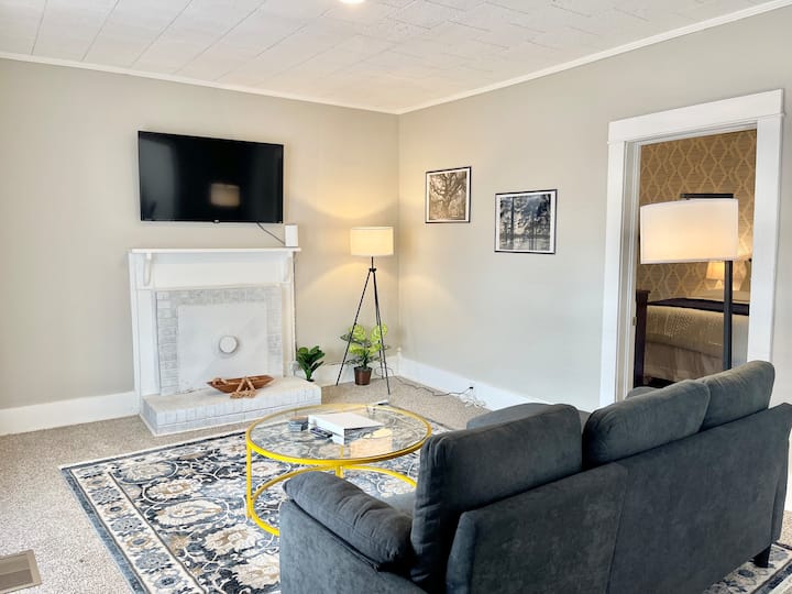 Newly Renovated 1940s Bungalow - Florence, AL