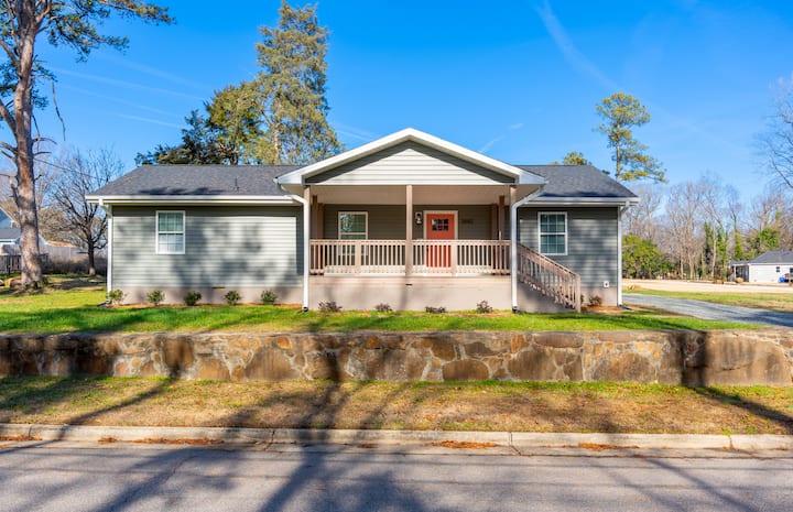 Urban Oasis W/ King Bed – 3 Br Near Duke - Durham, NC