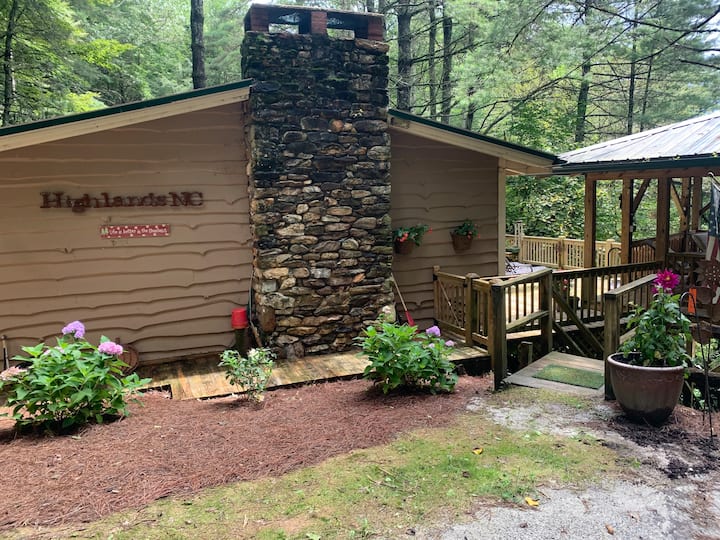Coziest Cabin Close To Town. Walk To Waterfalls! - Highlands, NC